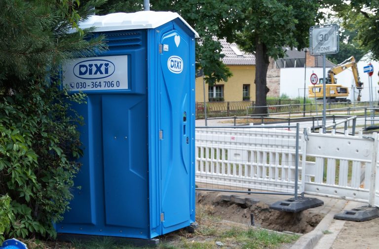 Dixi-Klo in Trinkwassergrube - Warl